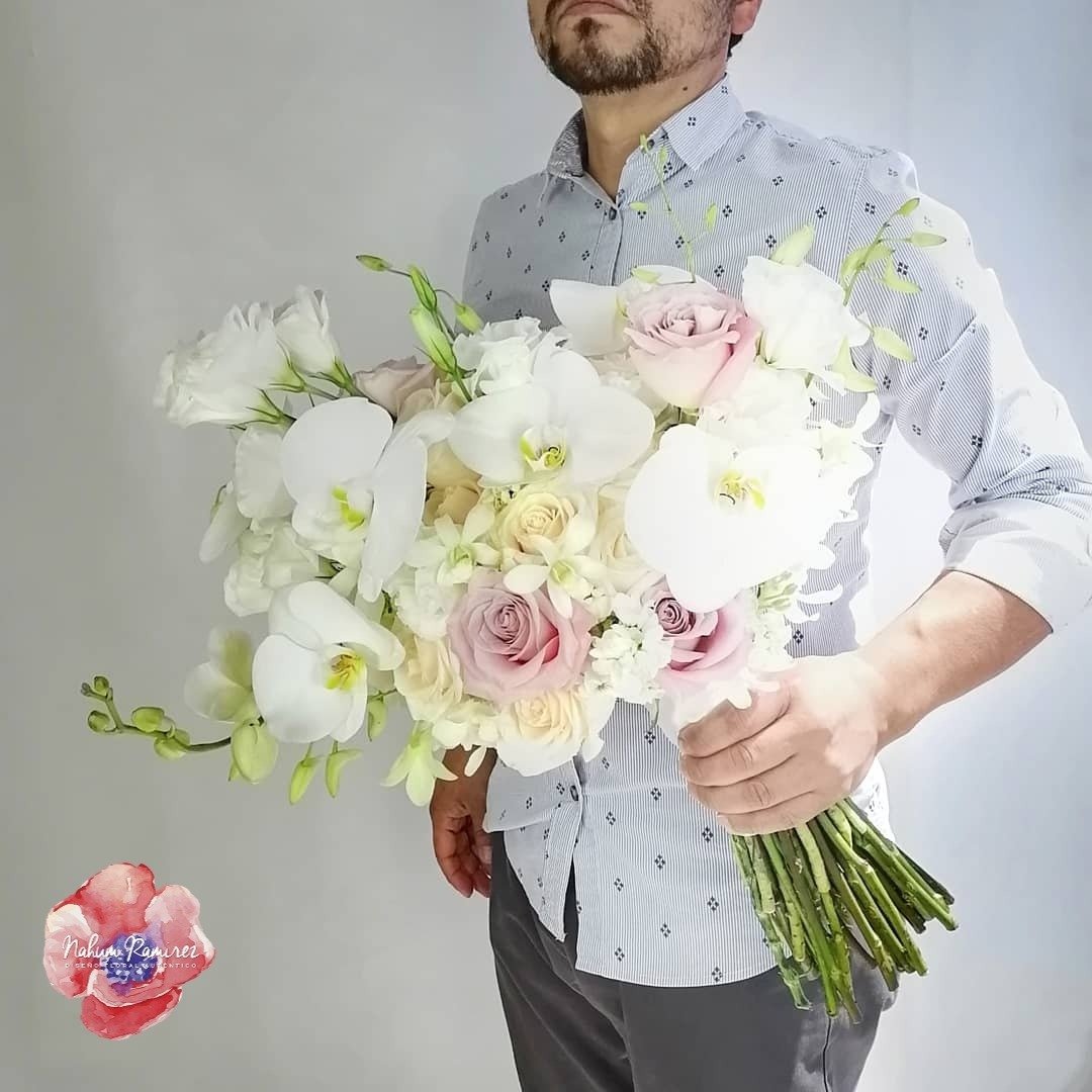 Ramo de novia natural con orquídeas - Mundo Floral
