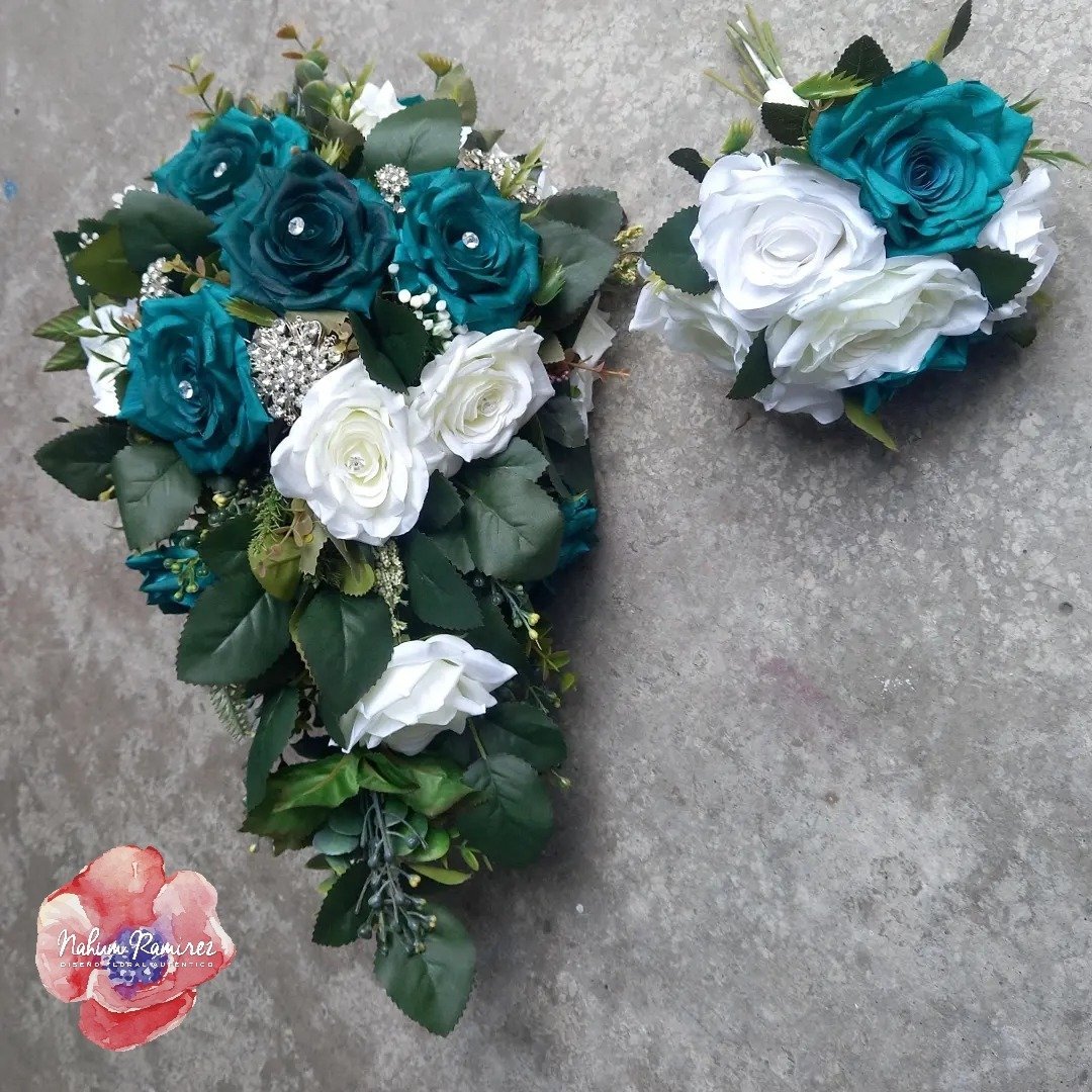 Paquete artificiales: principal de aventar y bottoniere - Mundo Floral