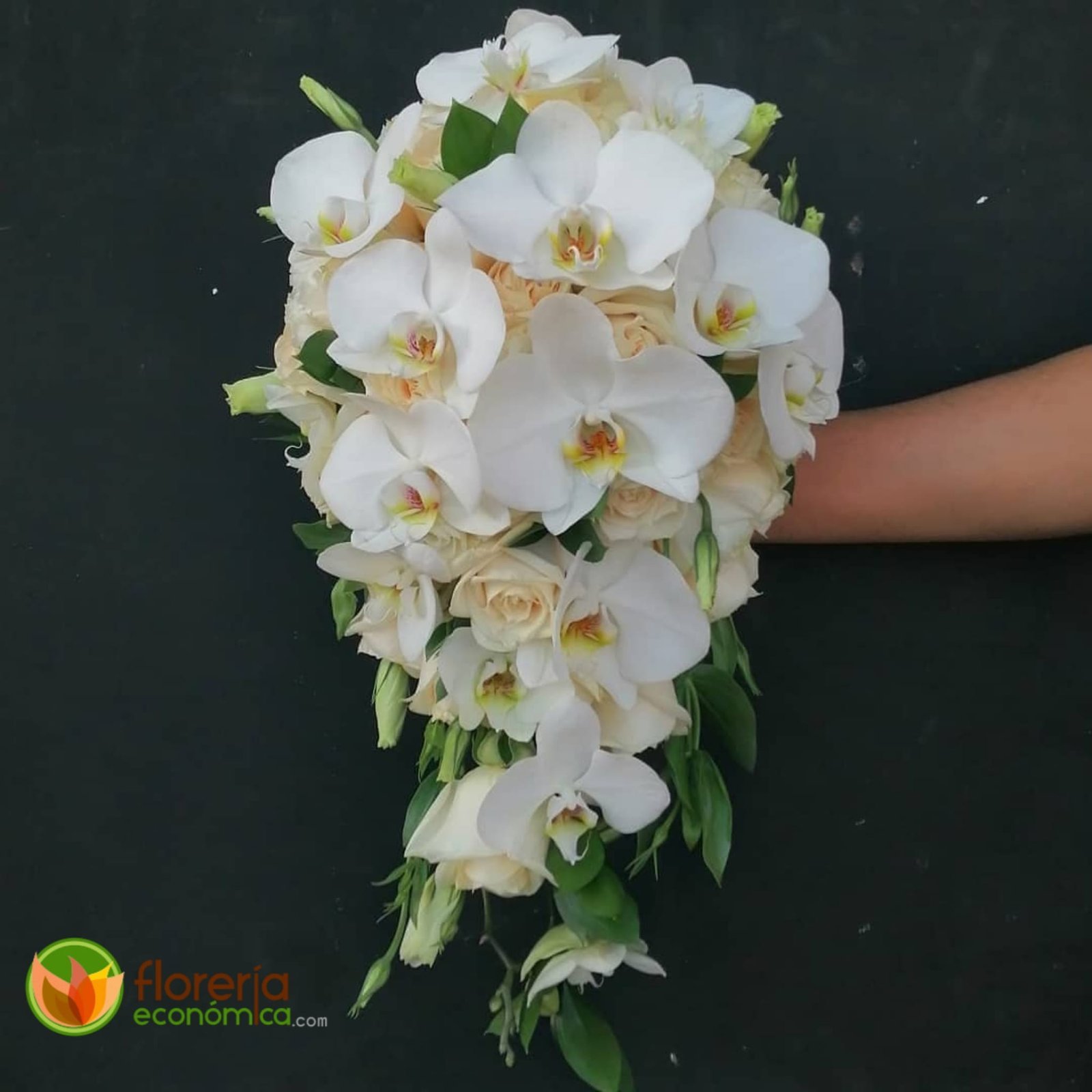 Ramo de novia cascada orquídeas phalaenopsis - Mundo Floral